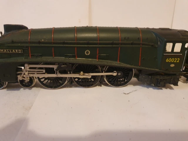 HORNBY 00 GAUGE Class 4-6-2 Steam Loco / Tender 60022 "Mallard" in BR ...