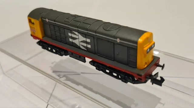 GRAHAM FARISH N Gauge Class 20 20215 Railfreight Large Logo £52.70 ...