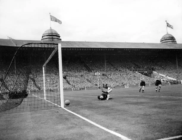 NEWCASTLE GOALKEEPER RON Simpson dives deal a shot Man City's - 1955 ...