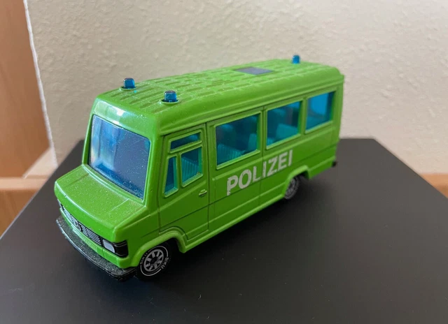 SIKU 1922 MERCEDES 809D Polizei 1/55 Mannschaftswagen EUR 3,50 ...