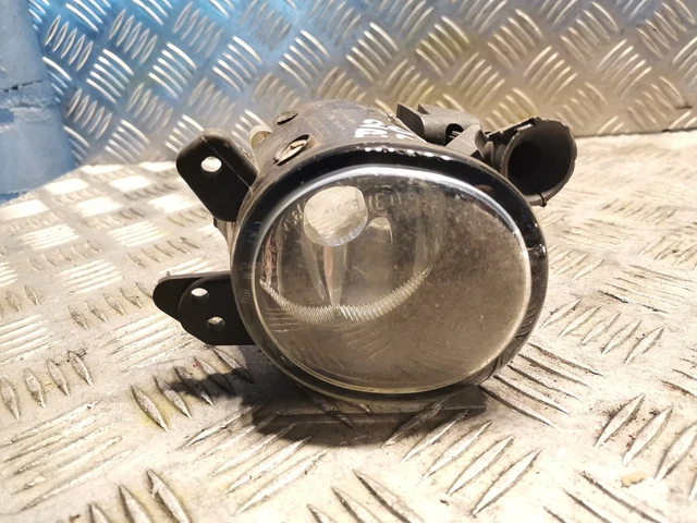 MERCEDES-BENZ W204 C 180 Compresseur avant Droit Feu Anti Brouillard ...