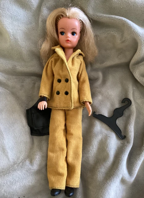 Vintage 1967 Pedigree Sindy Doll Mustard Trouser Suit Bag And Shoes