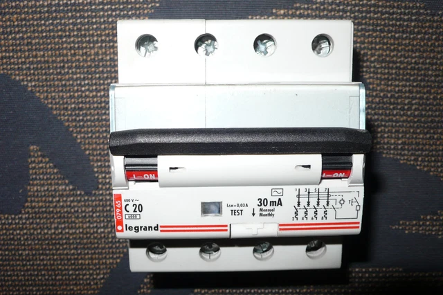 DISJONCTEUR DIFFERENTIEL 4POLE 20A 30mA TYPE AC TETRA 20AMPERE 4P, LEGRAND 07965 EUR 59,00 ...