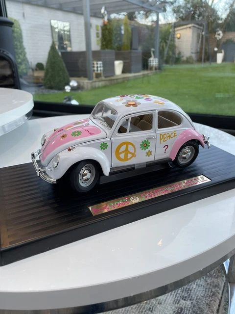 VINTAGE 1967 Volkswagen Beetle Flower Power 1/18 Die Cast Model Car ...