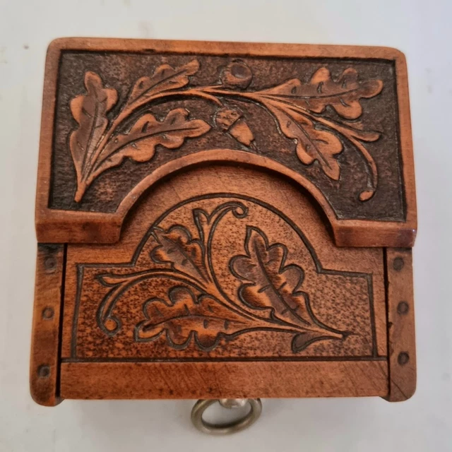 ANCIEN PORTE MONTRE gousset XIXème en bois sculpté EUR 55,00 - PicClick FR