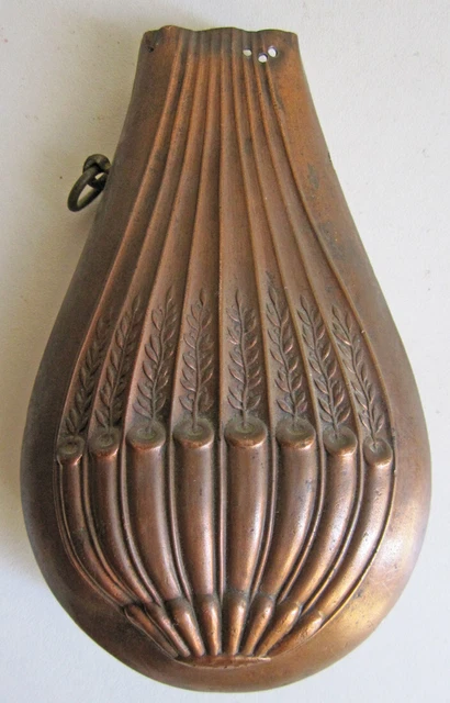 CONTENANT DE POIRE À POUDRE Montgolfière. Ancienne, cuivre. ,, à Paris ...