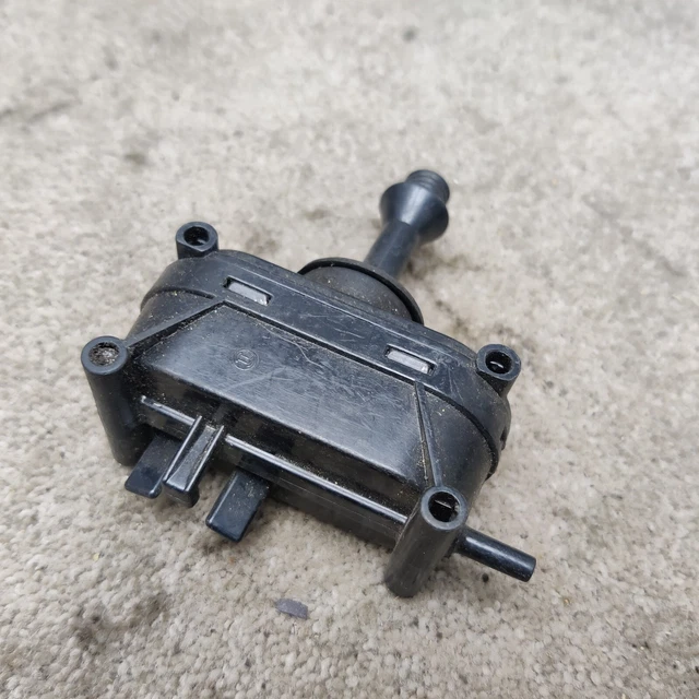 GENUINE MERCEDES W124 W126 W201 Door Lock Locking Vacuum Actuator ...