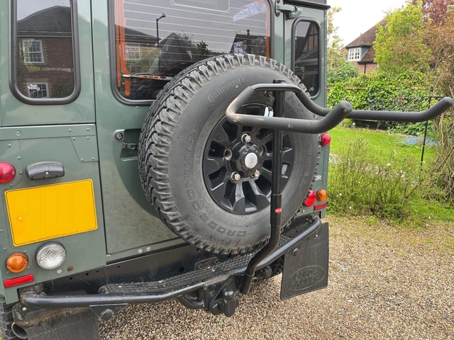 LAND ROVER DEFENDER Tow Bar Mounted Cycle Carrier 3-4 Bikes Witter ...