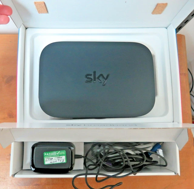 BOXED SKY Q Hub ER115 Wireless Dual-Band Fibre Broadband Router ...