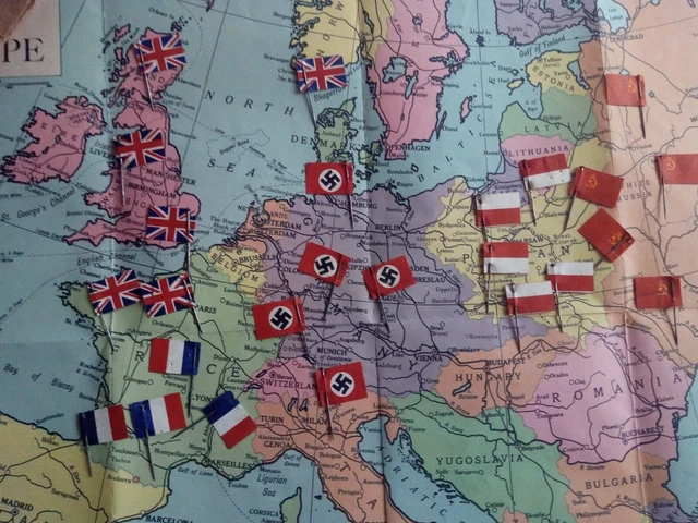 WW2 MAP OF Europe & Flags Of Nations At War Moveable Flag Pins W & A K ...