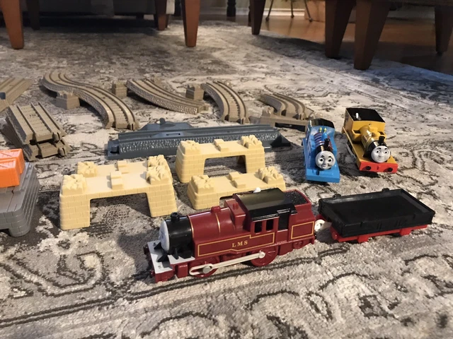 THOMAS THE TRAIN 2009 Trackmaster Risers Switches + Track + 3 Trains 46 ...