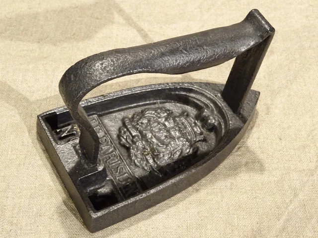 ANCIEN FER À repasser Le Parisien N° 4 EUR 8,00 - PicClick FR