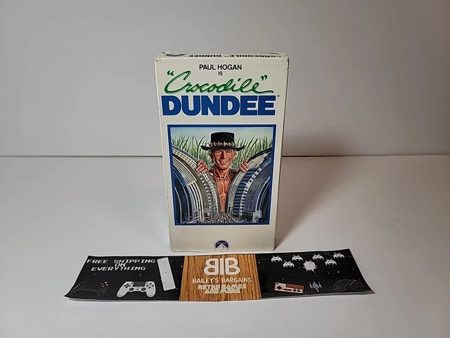 CROCODILE DUNDEE (VHS 1986) Paul Hogan, Linda Kozlowski, John Meillon ...