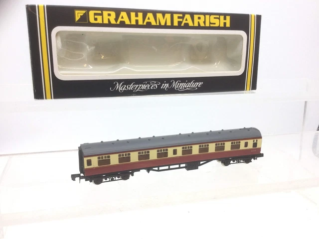 GRAHAM FARISH 0686 N Gauge BR Red/Cream Mk1 Corr 2nd Coach W24753 £15. ...