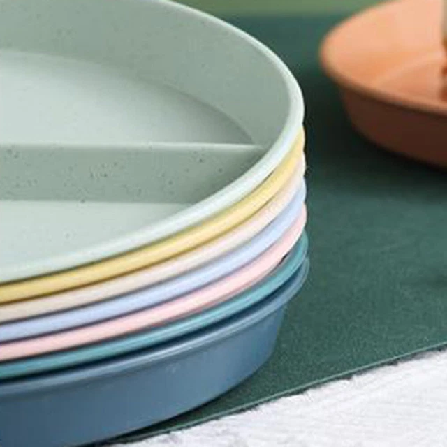 LA VAISSELLE À alimentation équilibrée maintient un mode de vie sain ...