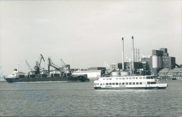 PHILIPPINE MV TIGER durban & British MV tracy bennett 1998 ship photo £ ...