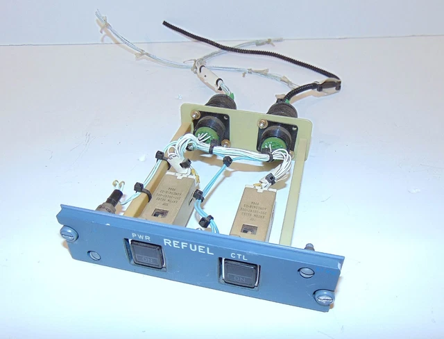 AEROSPATIALE AIRBUS A320 Pilot's Cockpit Overhead Panel Refuel Control ...