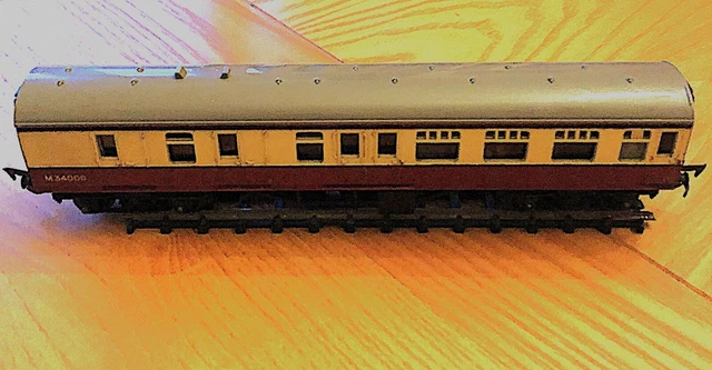 BRITISH RAIL BRAKE 2nd Class Coach. R28 Triang 00 Gauge Model Railway £ ...