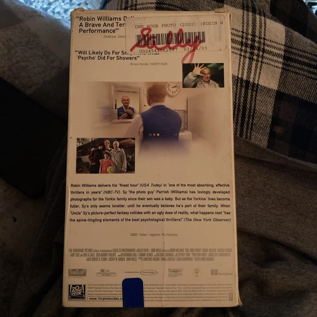 ONE HOUR PHOTO VHS Tape 2002 Mystery / Thriller Robin Williams SHIPS ...