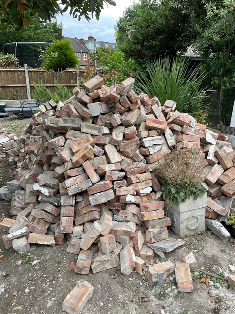 FREE OLD RECLAIMED Bricks - PHORPRES LBC - Collection only in NW London ...