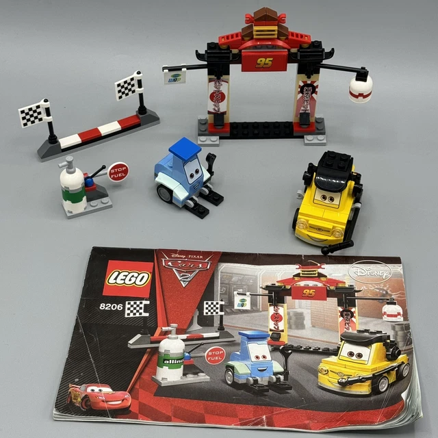LEGO 8206 DISNEY Cars 2 - Tokyo Pit Stop - 100 % complet avec manuel et ...