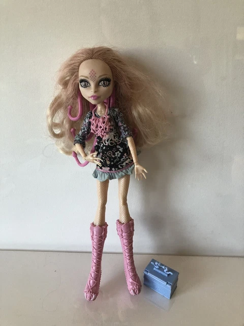 MONSTER HIGH DOLL Camera Action Hauntlywood Viper one Gorgon Doll And ...