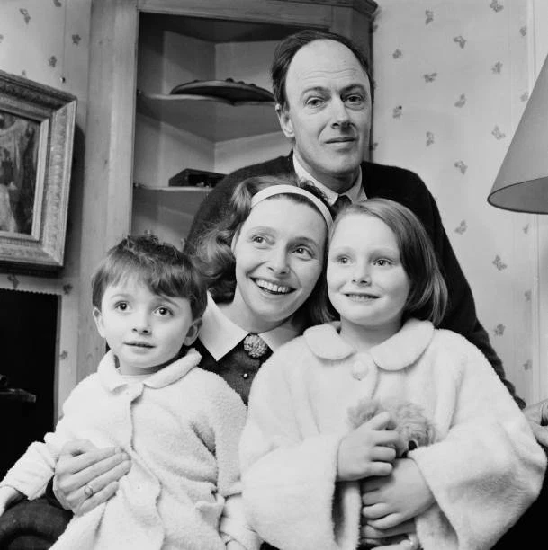 British Novelist And Writer Roald Dahl Pictured With His Wife 1964 Old Photo £559 Picclick Uk