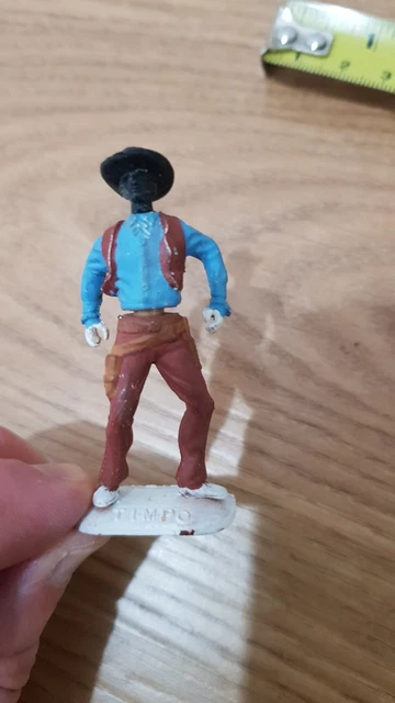 VINTAGE TIMPO PLASTIC figures mixed cowboys x4 some repainting £10.00 ...