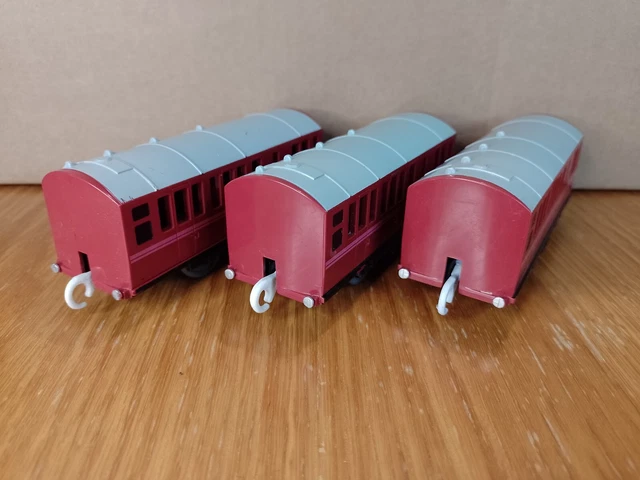 THREE DUKE AND Duchess Coaches - Tomy Trackmaster £15.99 - PicClick UK