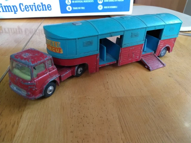CORGI MAJOR CHIPPERFIELDS Circus Articulated Horse Trailer with Bedford ...