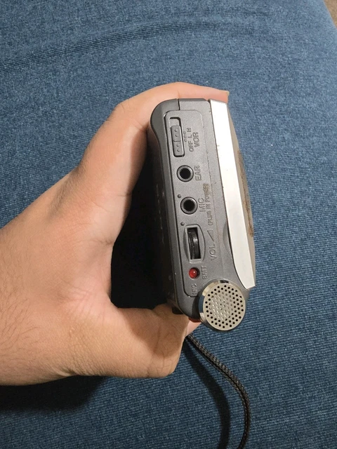 SONY TCM-200DV WALKMAN Portable Recorder And Cassete Player-Untested £ ...