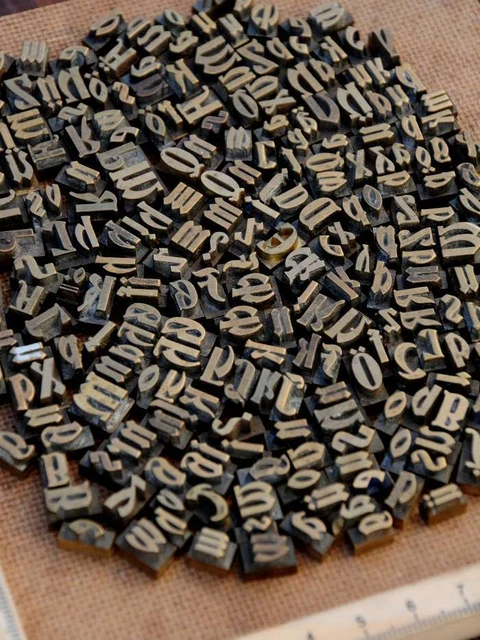 LOT DE CARACTÈRES à dorer police matériel de reliure dorure cuir bronze ...