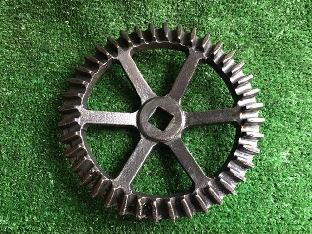 VINTAGE INDUSTRIAL CAST Iron Cog Gear Wheel. £33.50 - PicClick UK