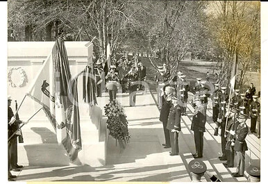 1960 CIMITERO DI ARLINGTON - Charles DE GAULLE rende omaggio al Milite ...