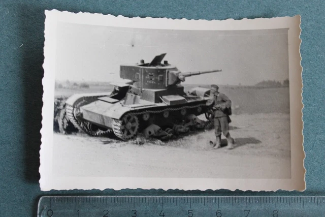 PHOTO PHOTO 80902 WW2 Russian Tank Russian Tank Destroyed Combat £42.86 ...