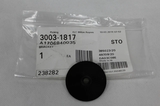 NEW GENUINE MERCEDES-BENZ Front Floor Pan - Lower Carpet Mat Clip ...