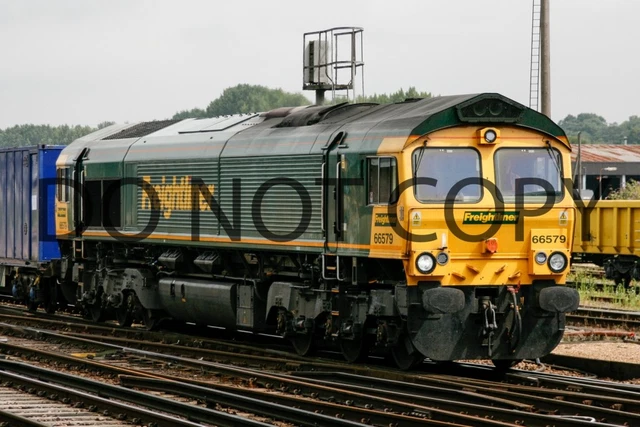 UK DIESEL TRAIN Railway Photograph Of Class 66 66579. Loco. Rm66-766 £1 ...
