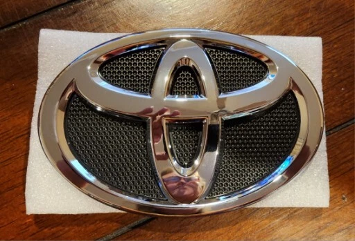 GENUINE TOYOTA FRONT Panel Radiator Grille Black Chrome Emblem NEW £23. ...