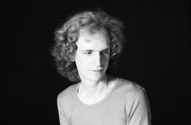 SINGER PIANIST ANDY Pratt poses for portrait on April 13 1977 in N- Old ...