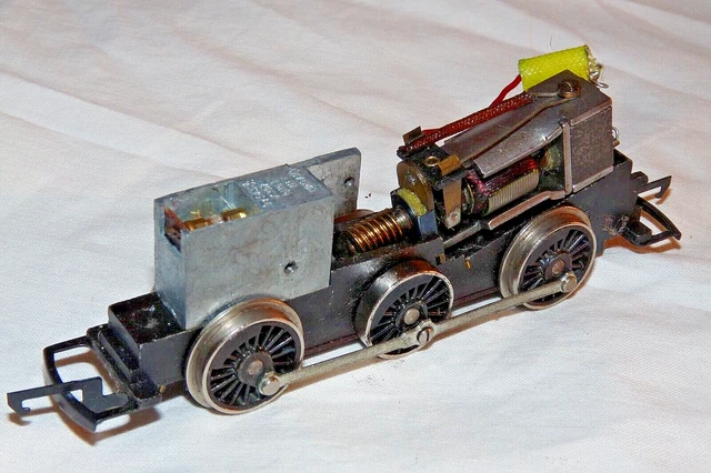 TRIANG R52 JINTY Locomotive Chassis + Motor + part smoke unit SPARES ...