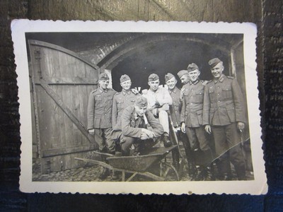 ORIGINAL WWII GERMAN Army Soldiers Pose Around Wheelbarrow Photo £1.66 ...