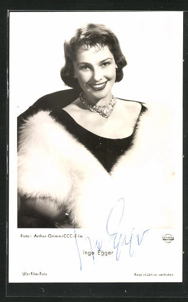 SCHAUSPIELERIN INGE EGGER mit lächelndem Gesicht, Autogramm ...