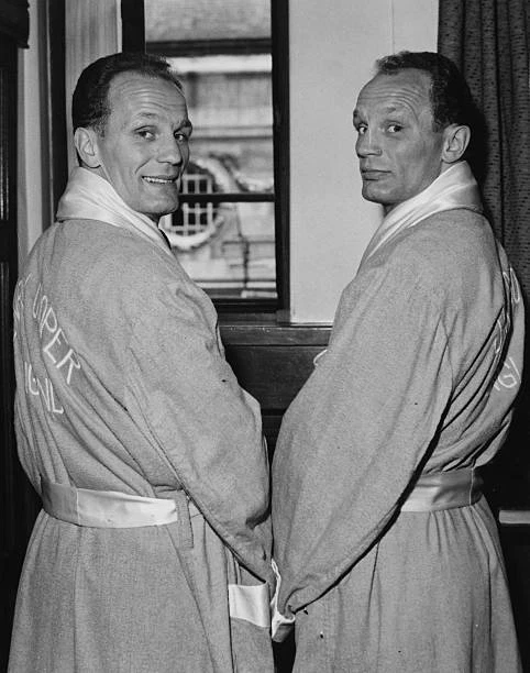 HENRY COOPER WITH his twin brother and fellow-boxer George 1963 OLD ...