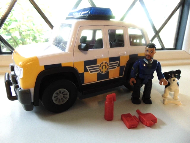 FIREMAN SAM - P.C. MALCOLM WILLIAMS FIGURE WITH 4 x 4 POLICE CAR AND ...