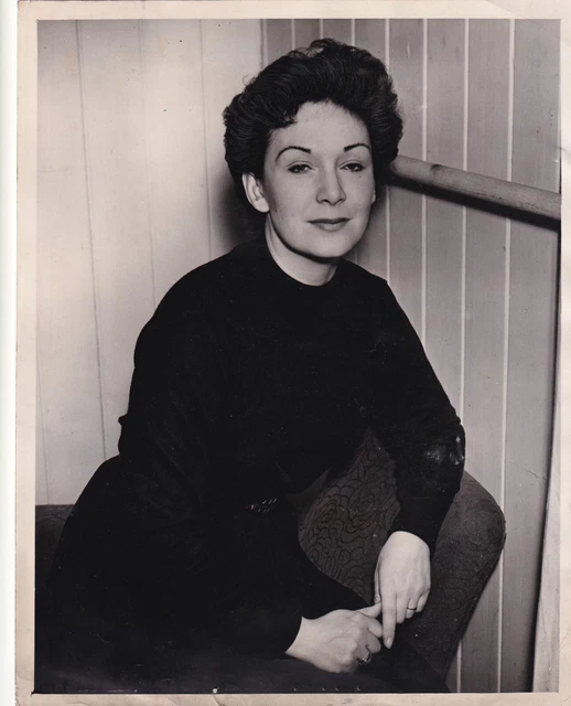 ORIGINAL PRESS PHOTO British actress Jean Kent at the Palace Theatre 10 ...
