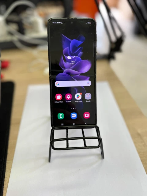 SAMSUNG GALAXY ZFLIP 3 256 Go débloqué, s’allume, semi HS, pas de ...