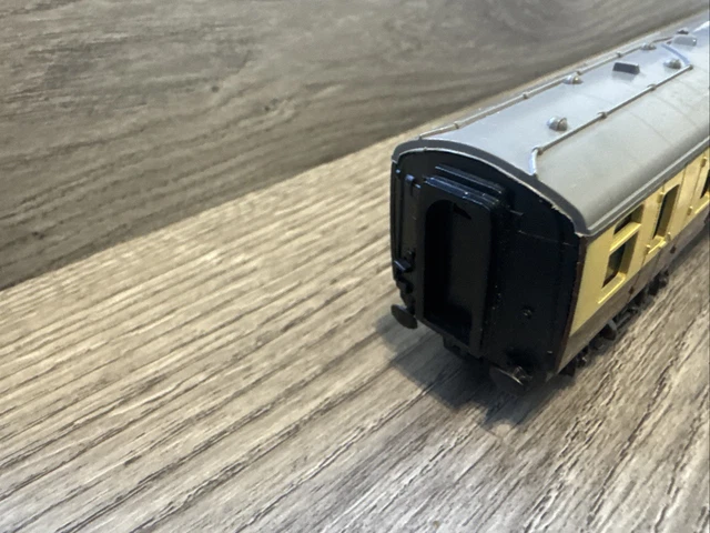 TTR BR CHOCOLATE and Custard Corridor Coach with Interiors W21194 OO ...