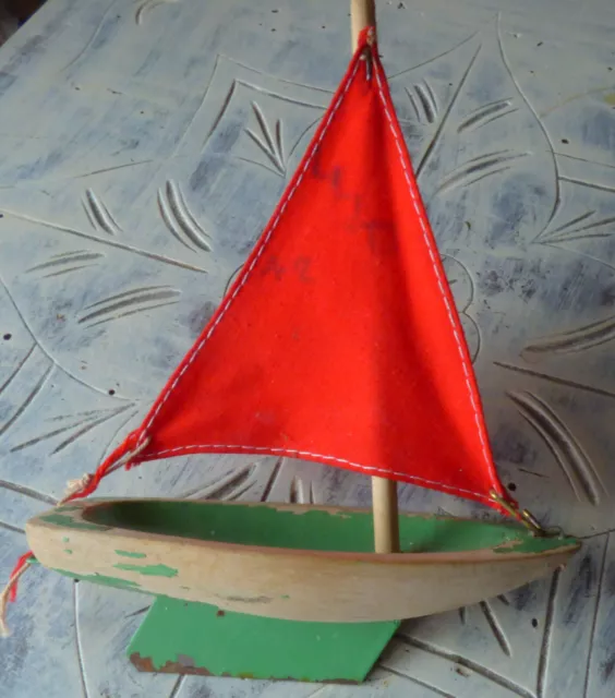 JOUET ANCIEN - Bateau Voilier De Bassin En Bois Peint Coque 12 Cms EUR ... JOUET ANCIEN - Bateau Voilier De Bassin En Bois Peint Coque 12 Cms EUR ...