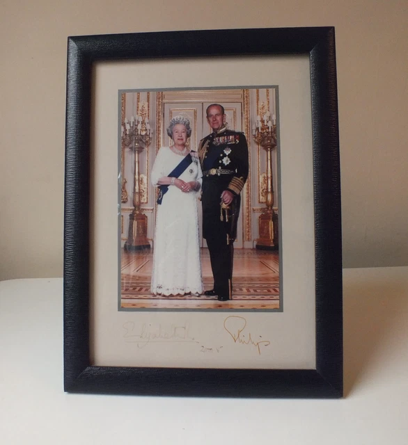 SIGNED PHOTOGRAPH HM Queen Elizabeth II HRH Prince Philip The Duke ...