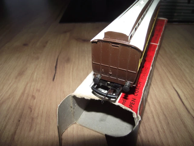 TRI-ANG HORNBY GWR livery Clerestory Coach 5017 £9.73 - PicClick UK